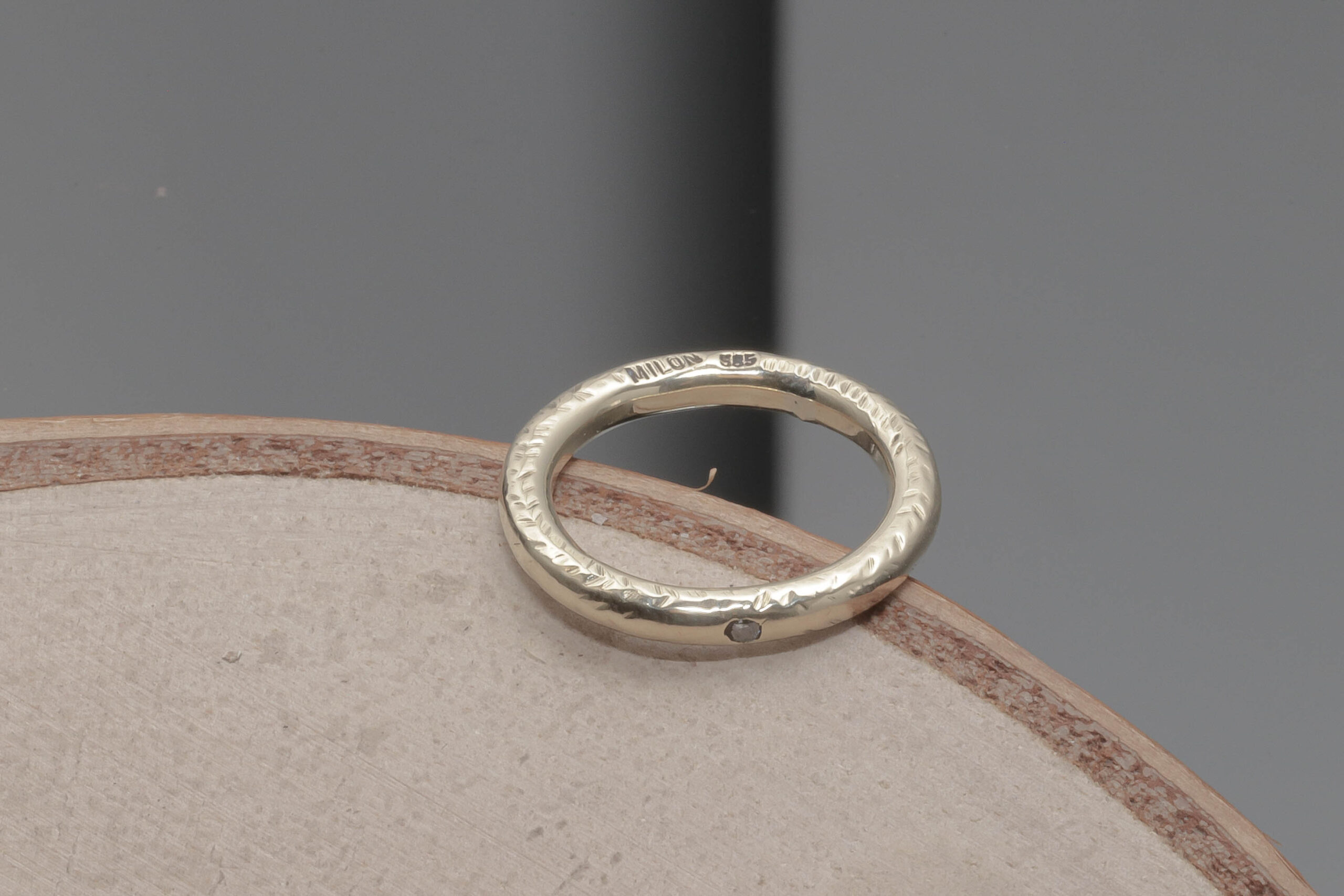 Ring med diamant sten i 14 karat guld - Seroguld