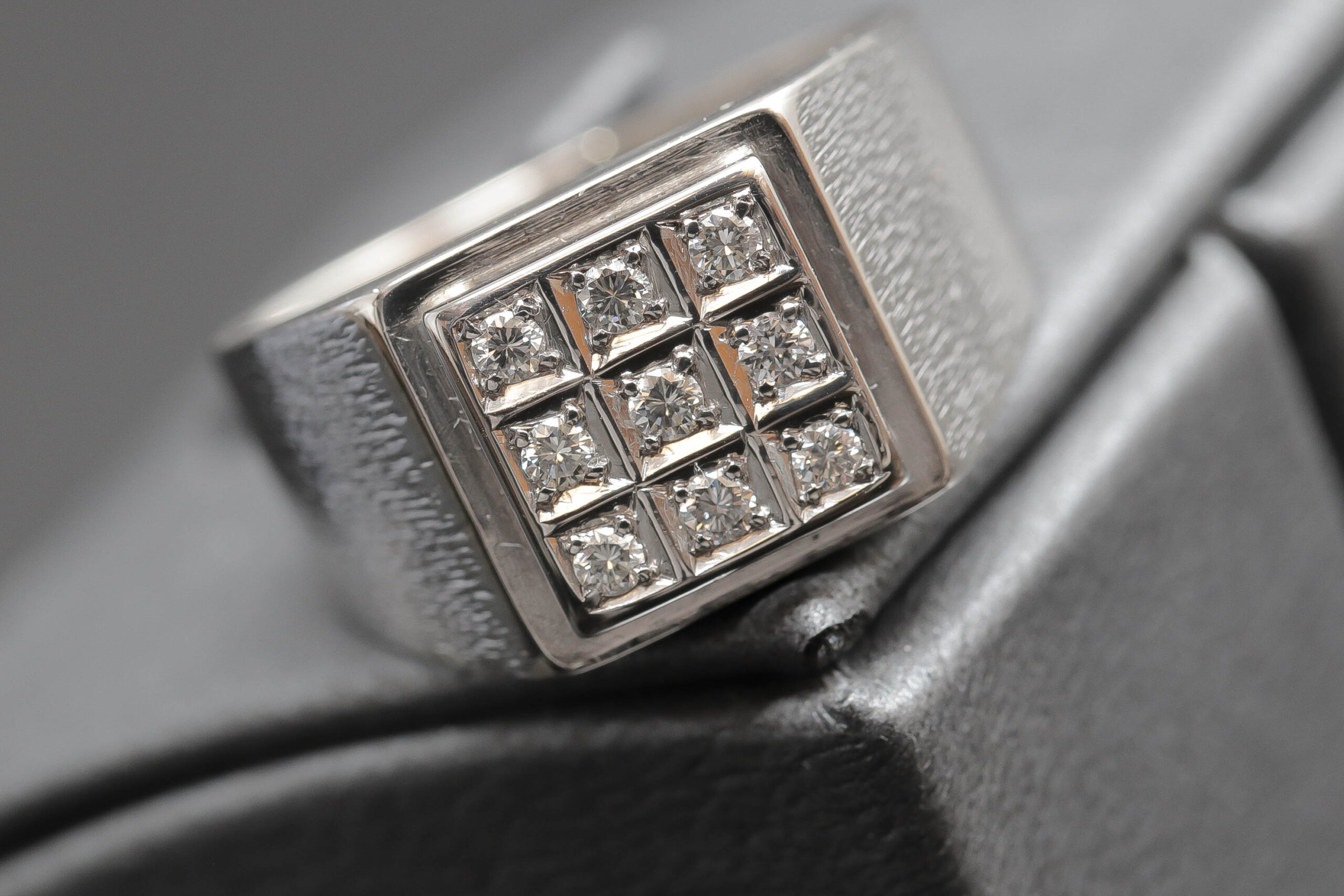 Ring med diamanter i 14 karat guld - Seroguld